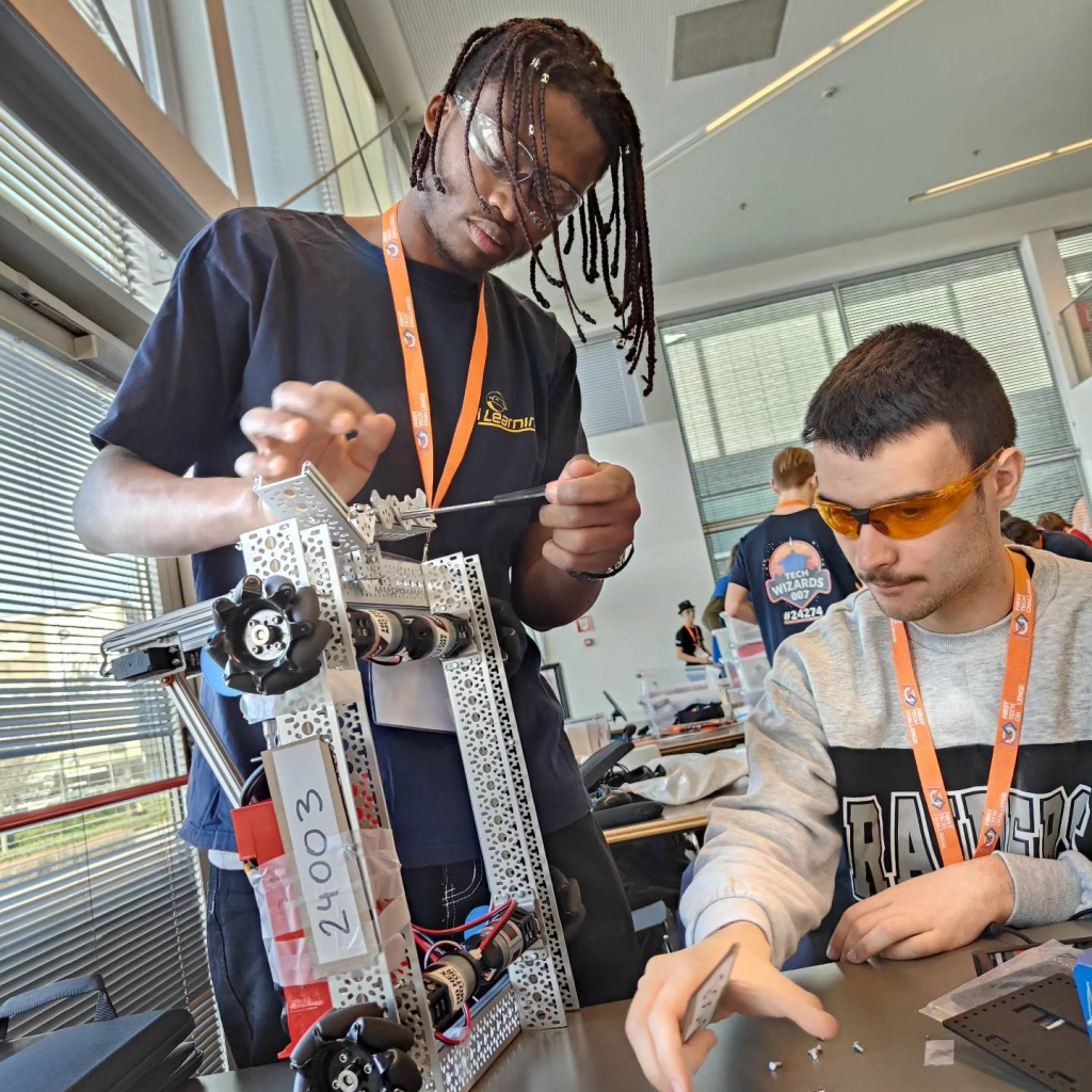 First Tech Challenge | Provinciale Handelsschool Hasselt